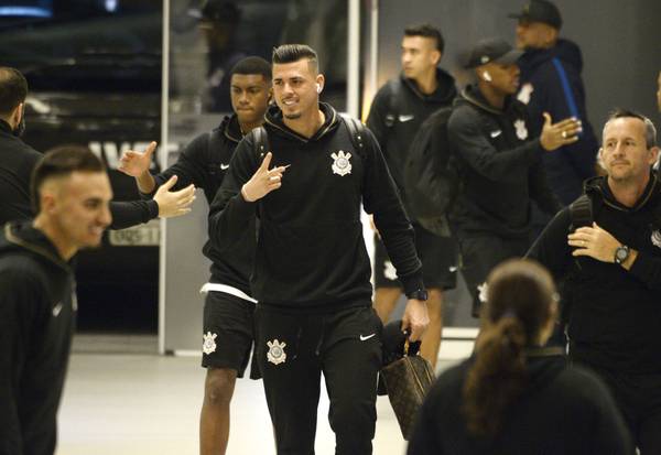 Inter encaminha contratação do goleiro Ivan, do Corinthians