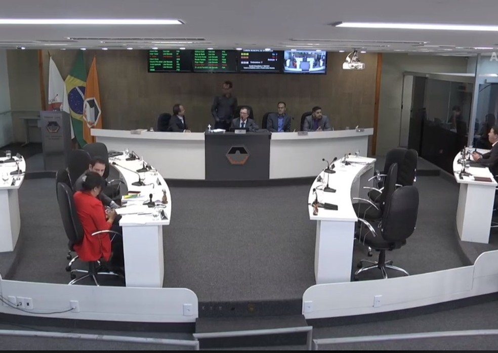 Câmara absolve prefeito de Divinópolis em processo de infração político ...