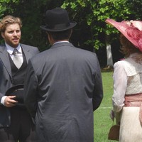 Edgar (Thiago Fragoso) bate boca com Constância (Patrícia Pillar) por ...