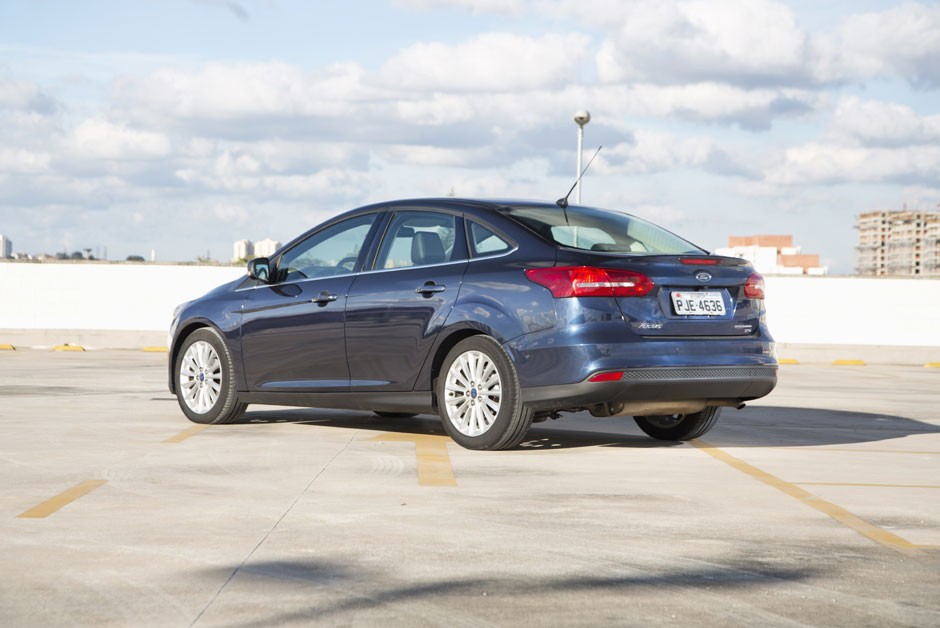 Comparativo: Ford Focus Fastback x Nissan Sentra | Testes | autoesporte