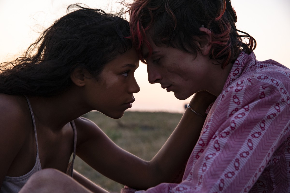 Crítica: 'Até os ossos', entre o romance e a violência | Cinema | O Globo