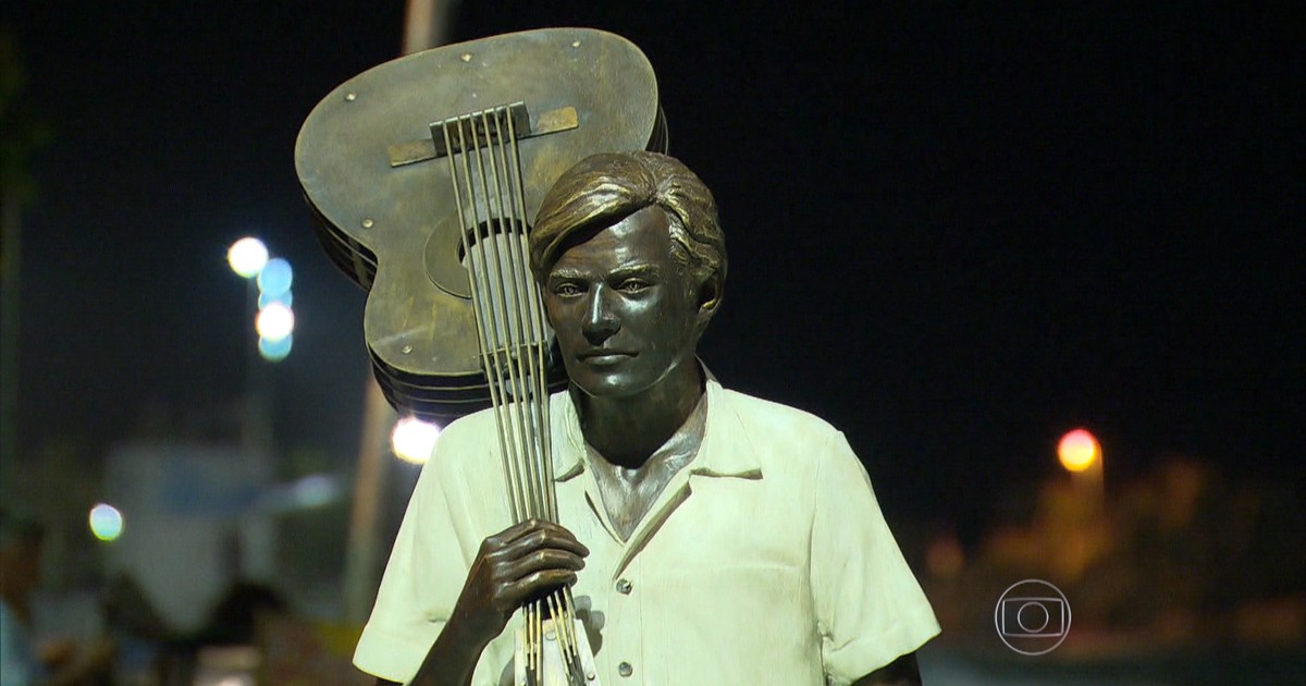 Jornal da Globo - Estátua é inaugurada para marcar 20 anos da morte de ...