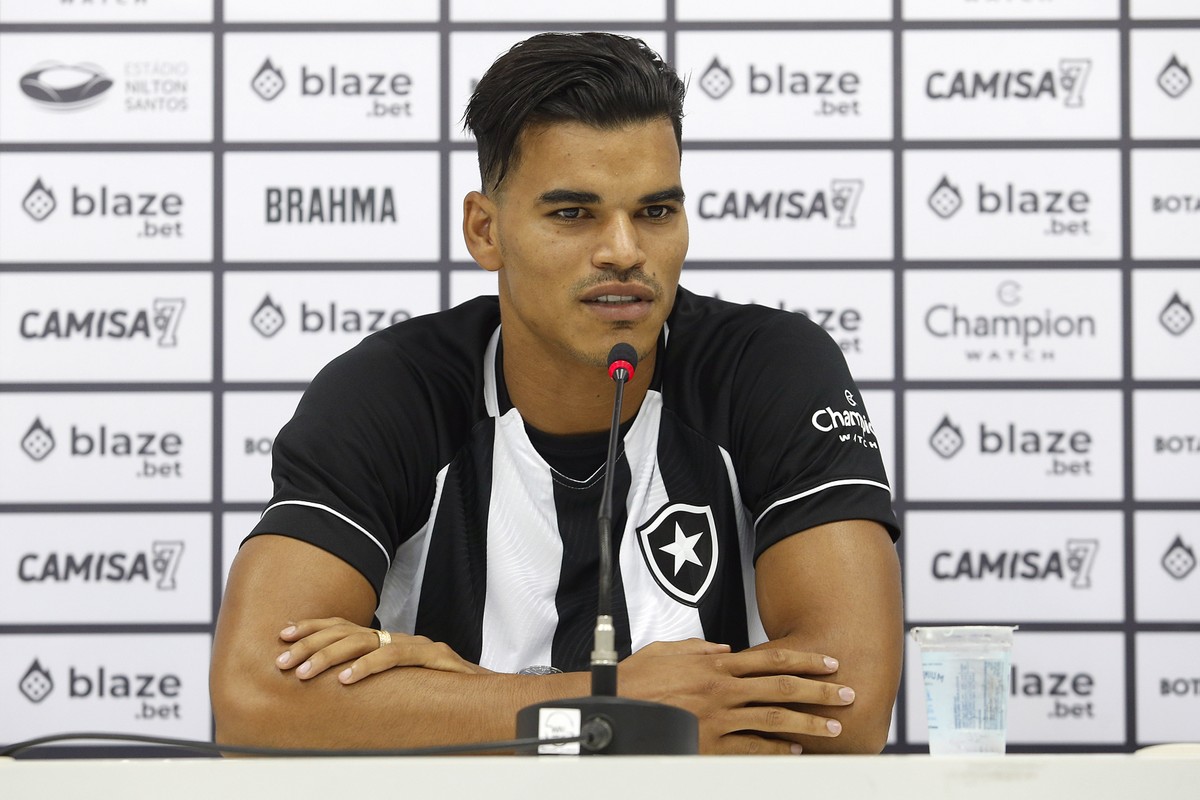 Apresentado no Botafogo, Danilo se emociona ao lembrar de perda ...