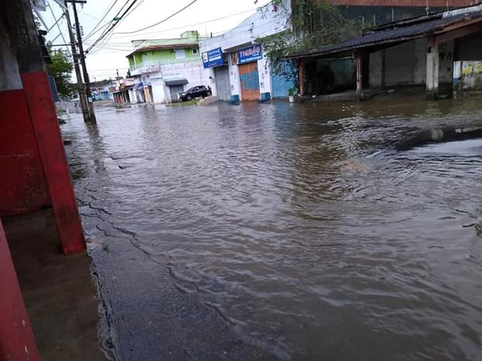 Chuvas intensas causam transtornos e alagamentos na Baixada Santista ...