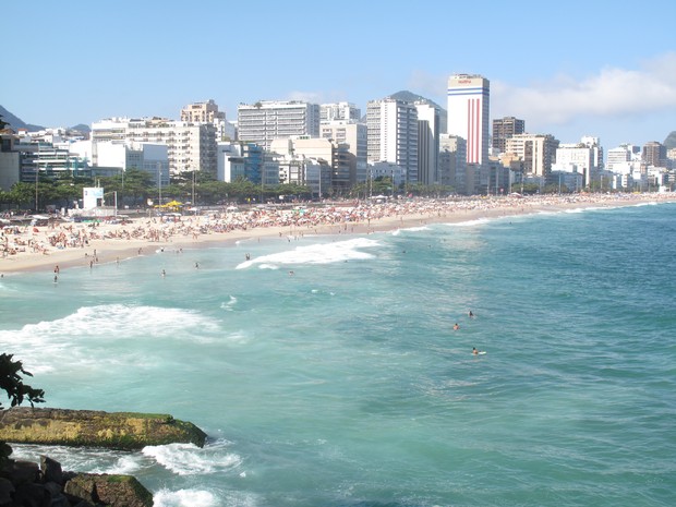G1 - Cariocas aproveitam na praia o primeiro dia do horário de verão ...