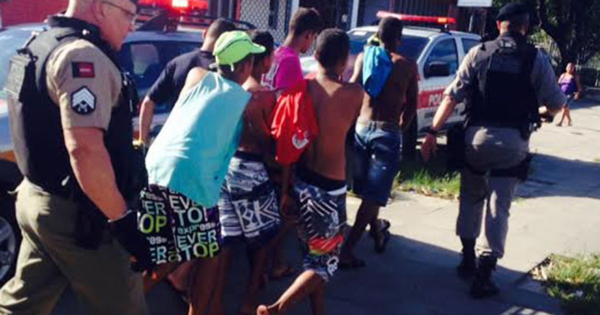 G1 Grupo é Detido Suspeito De Assaltar Usuários De Trem Em João