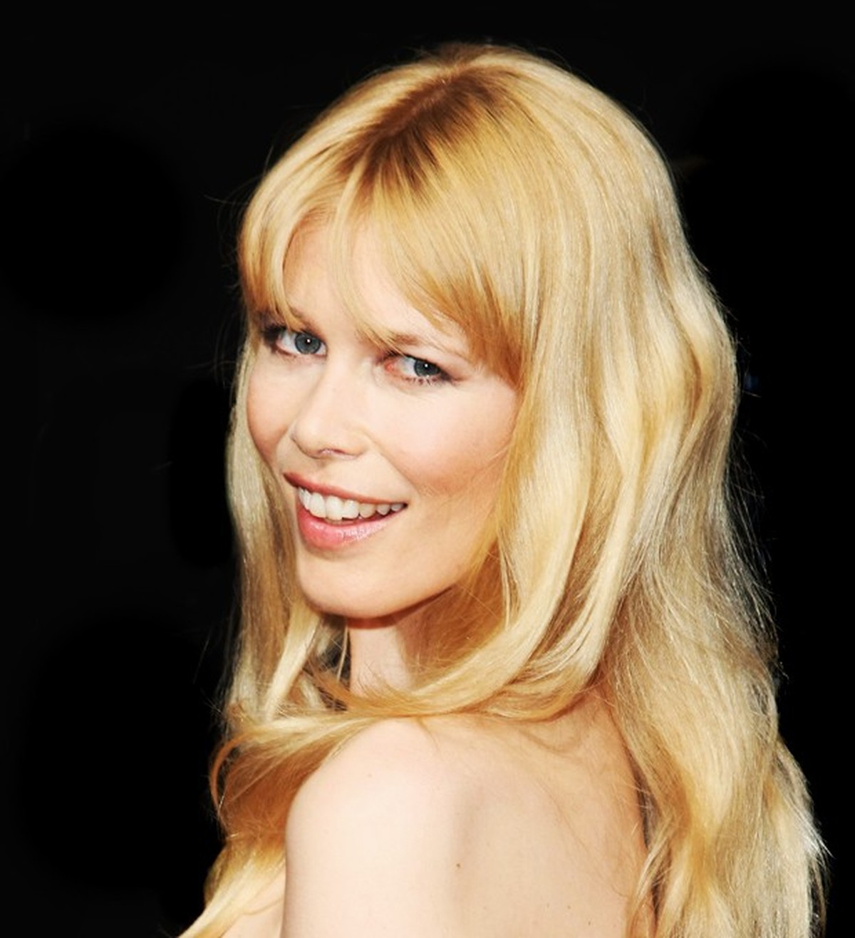 Claudia Schiffer assina linha de produtos em parceria com a Schwarzkopf ...