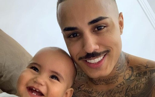 Mc Livinho compartilha cliques raros ao lado do filho e encanta ...