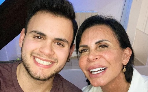 Gretchen posta foto rara com o filho e faz homenagem: "Aí na França já ...