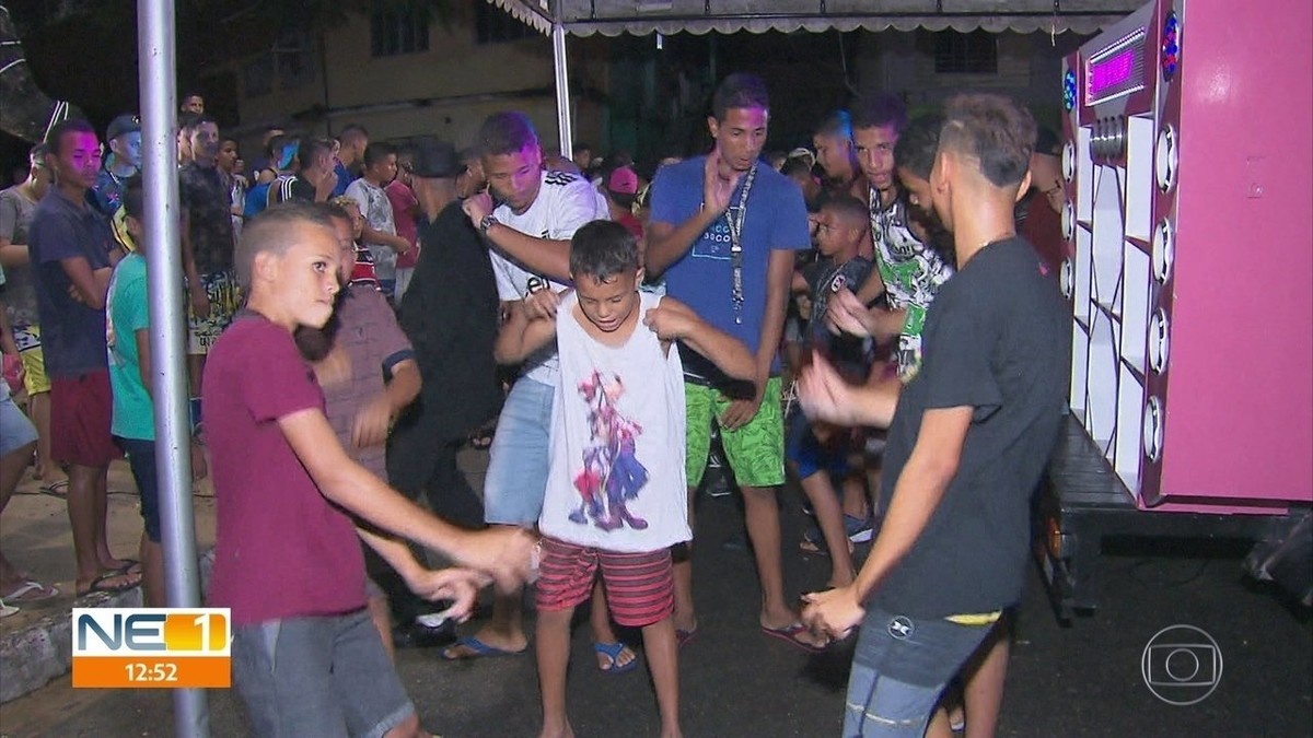 Jovens se reúnem para dançar passinho em praça em Jaboatão | Pernambuco ...