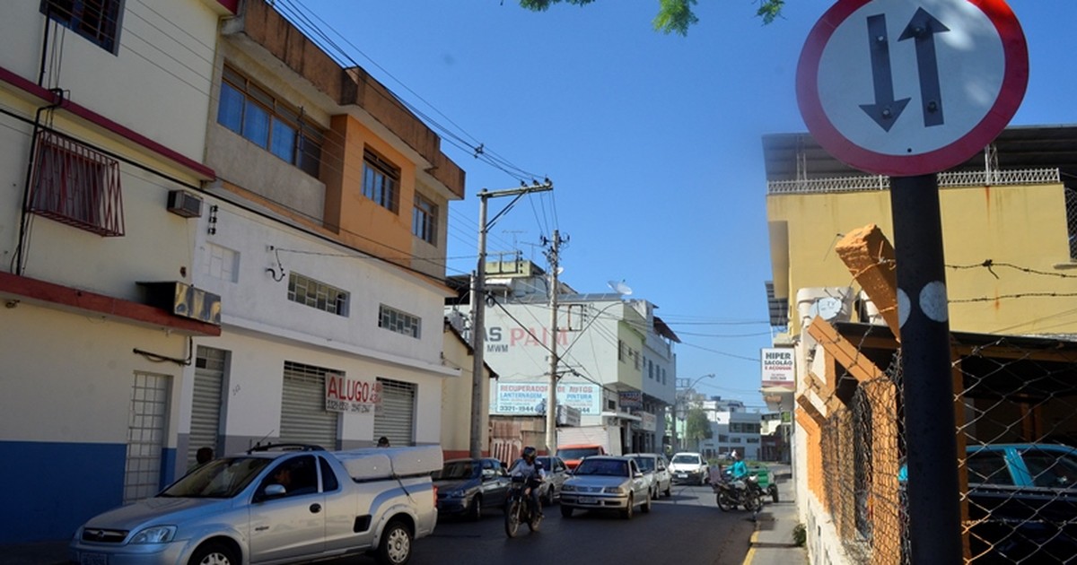 G1 - Prefeitura faz mudança e rua volta a ser de mão dupla em Formiga ...