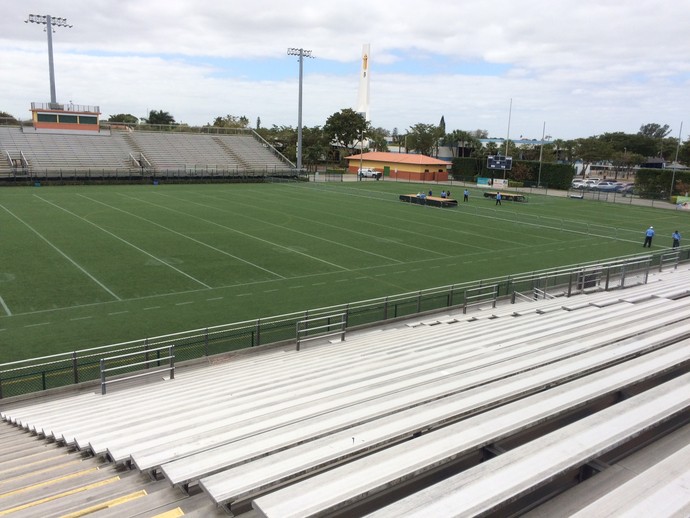 Gramado sintético e 10 mil lugares: conheça o campo de Adriano nos EUA
