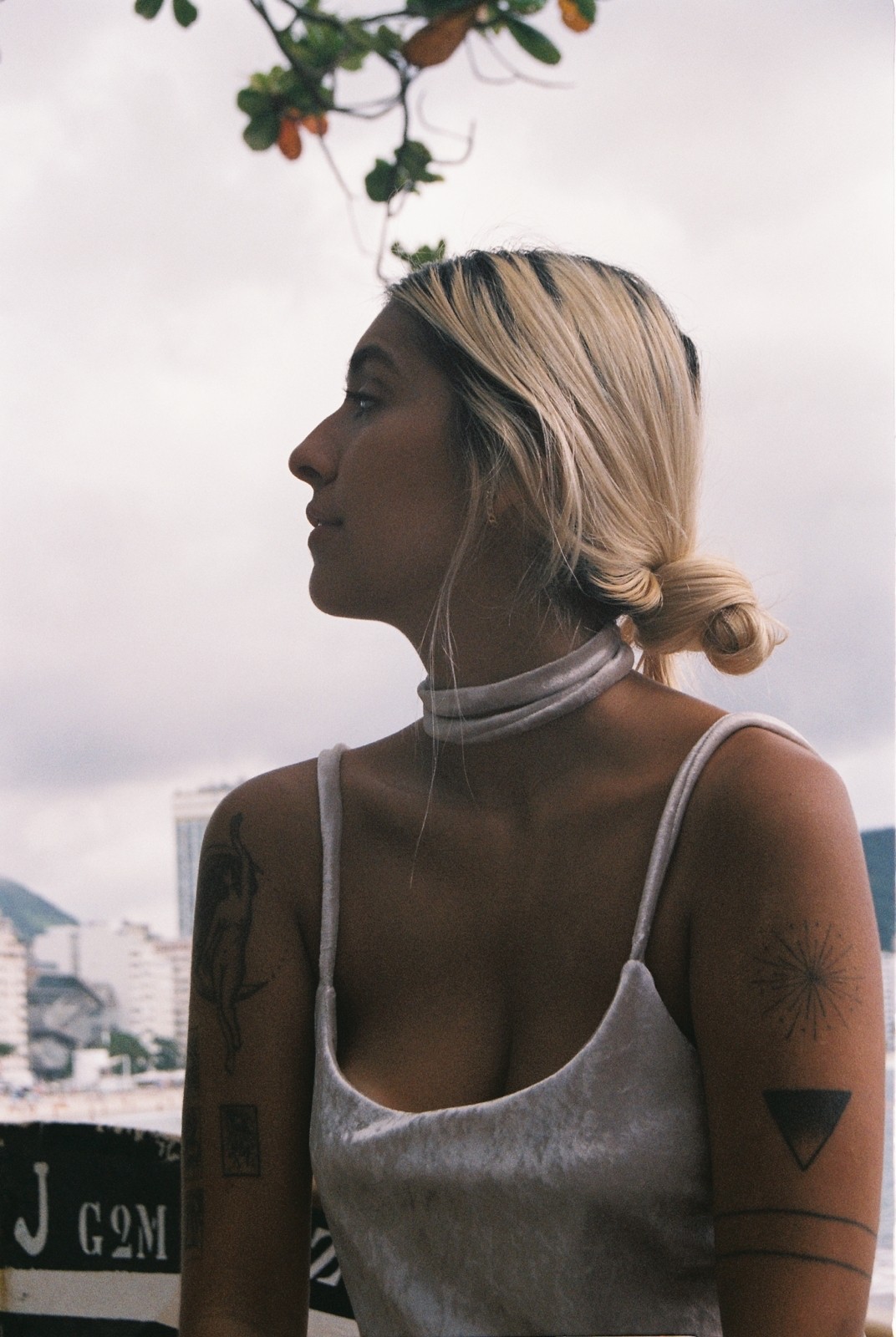 ‘Bronze’ carioca vira roupa através de estilista niteroiense radicada no Rio e apaixonada pela ...