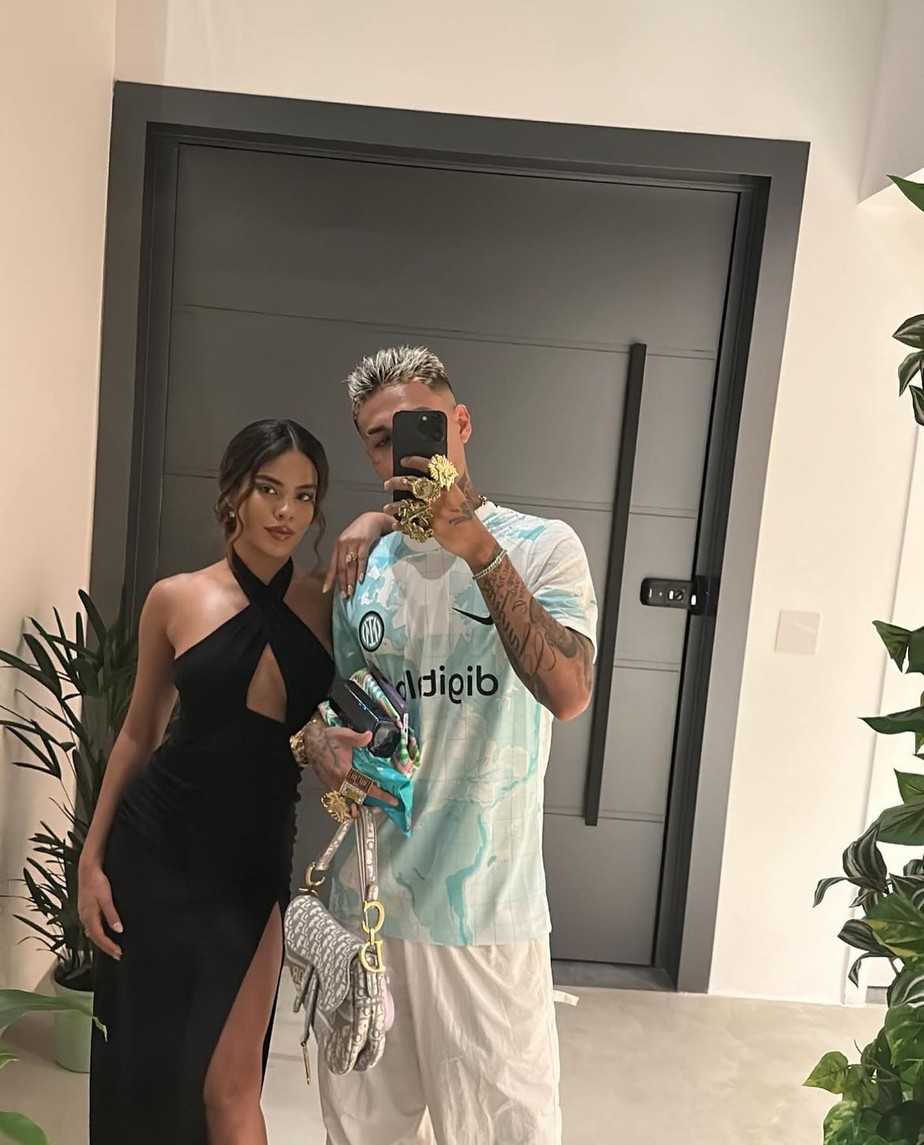 MC Cabelinho e Bella Campos celebram mais um mês de namoro em hotel de luxo do Rio