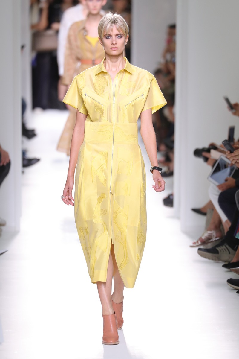 Hermès alia clássico atemporal da marca a desejos do momento | Desfiles ...