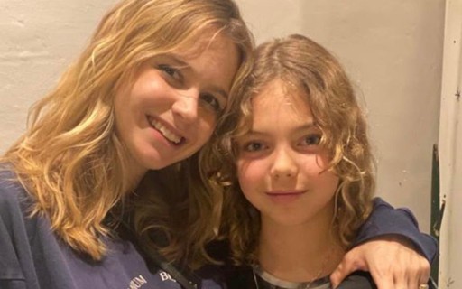 Na Reta Final Da Gravidez Isabella Scherer Posa Com A Irmã Mais Nova