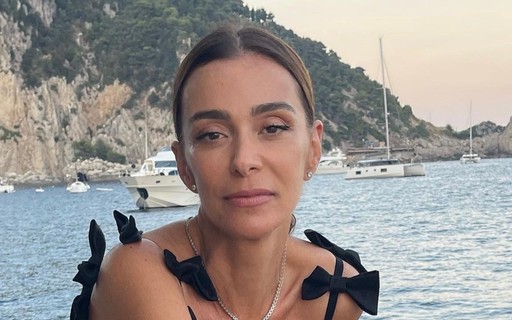 Mônica Martelli: de volta aos palcos, ao cinema e à TV - Vogue | cultura