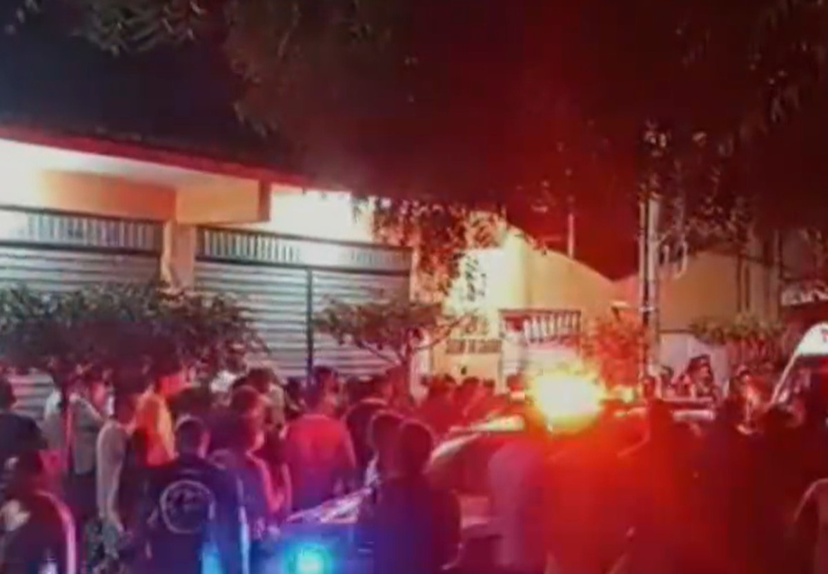 Pai E Filho São Assassinados A Tiros Dentro De Bar E Outras Seis