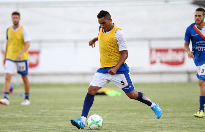 Ricardinho confirma time do Santa Cruz com retornos de Alemão e Sitta