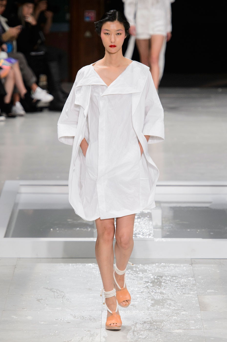 O verão 2016 utilitário de Hussein Chalayan | Desfiles | Vogue