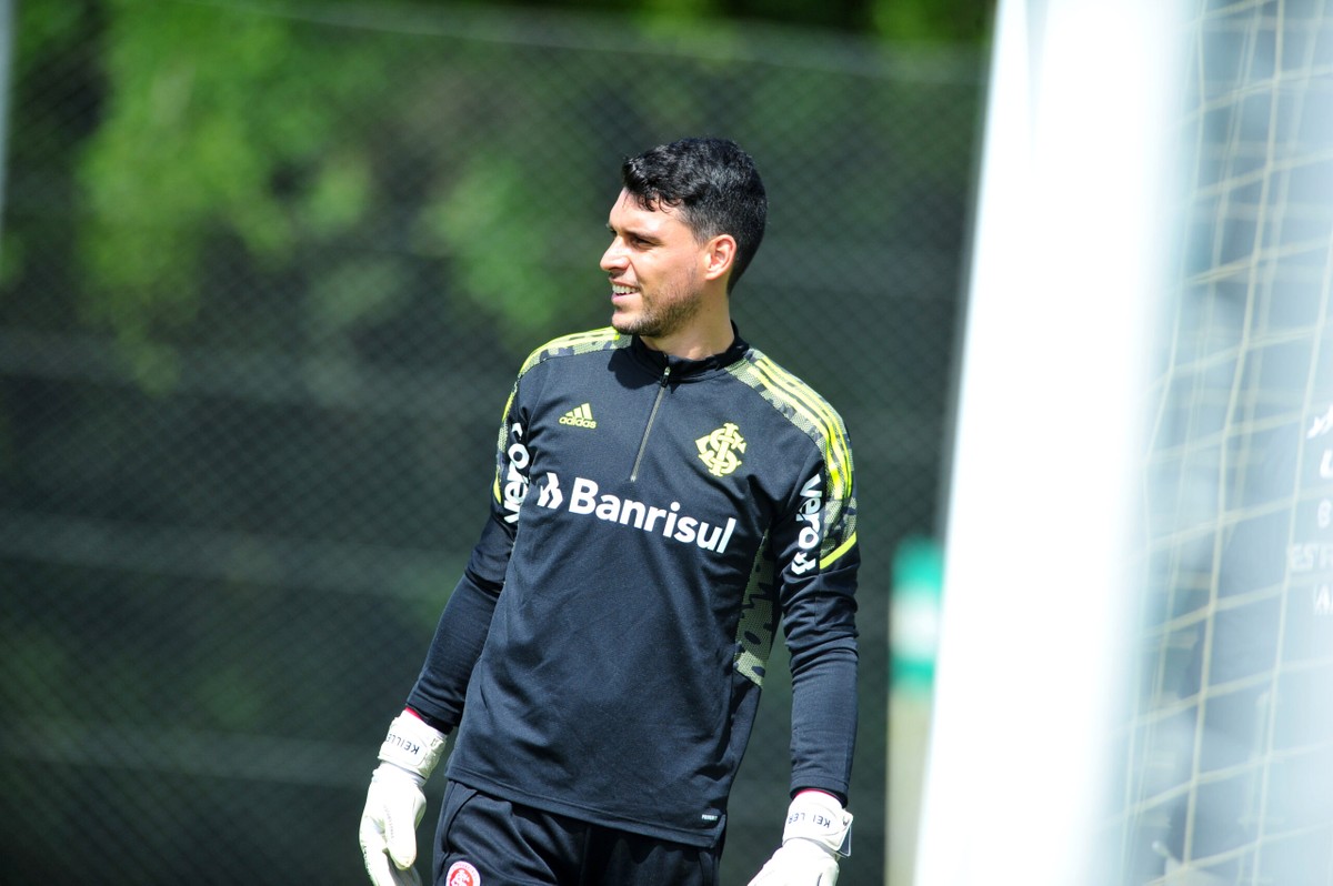 Keiller deixa status de promessa do Inter, abre temporada como titular ...