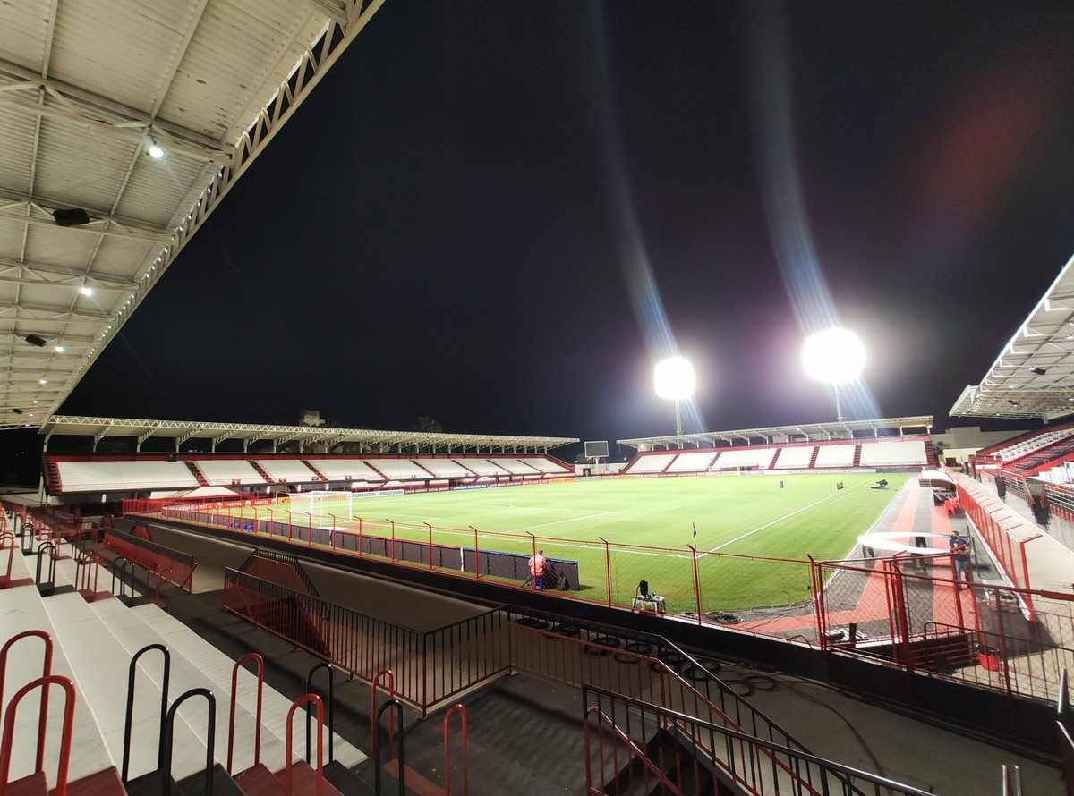 Na volta da torcida ao Accioly, Atlético-GO trocará ingresso por 2kg de ...