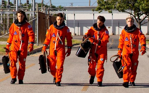 One Direction lança primeiro clipe como quarteto - e vestidos de ...