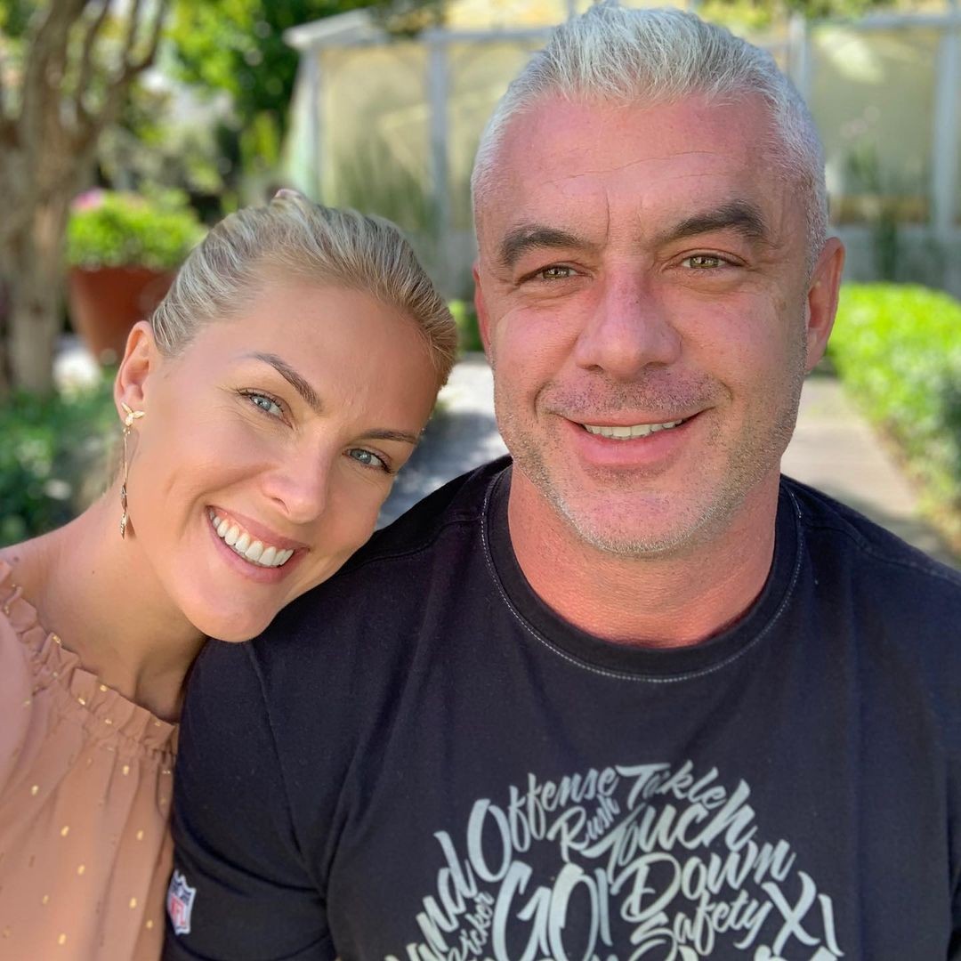 Ana Hickmann celebra alta médica de Alexandre Correa trata um câncer ... Ana Hickmann celebra alta médica de Alexandre Correa trata um câncer ...