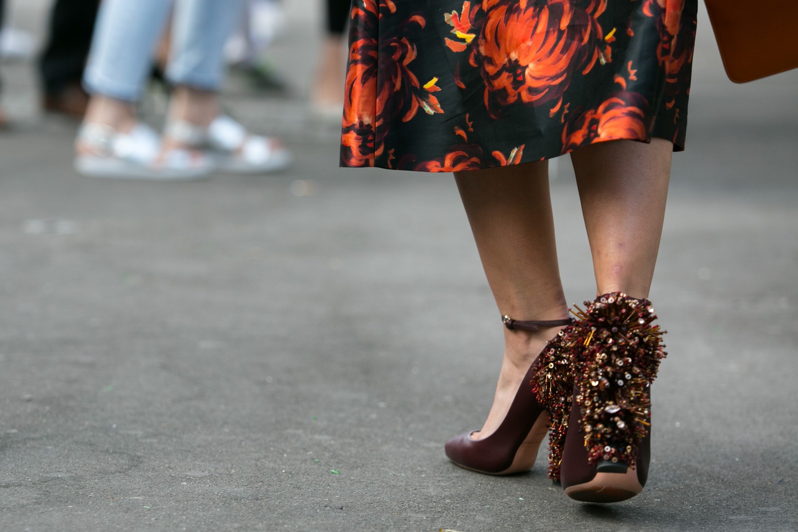 Street style: a ordem é se divertir no fim de semana da couture parisiense | Tendência | Vogue