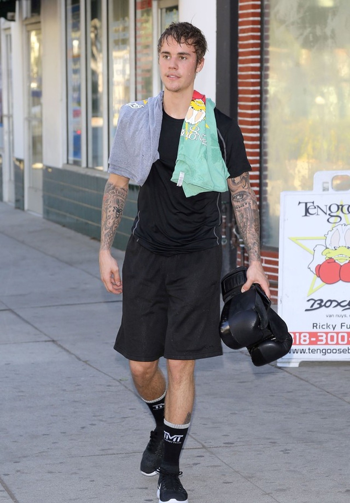 O look de Justin Biener para uma aula de boxe? | Celebridades | Vogue