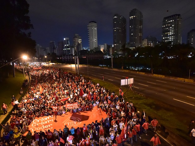 G1 - SP - 20h10: Protesto causa lentidão na Marginal, no sentido ...