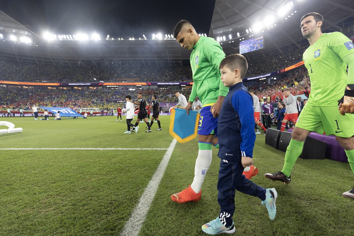 Thiago Silva vai igualar Cafu e Dunga como jogador mais vezes capitão ...