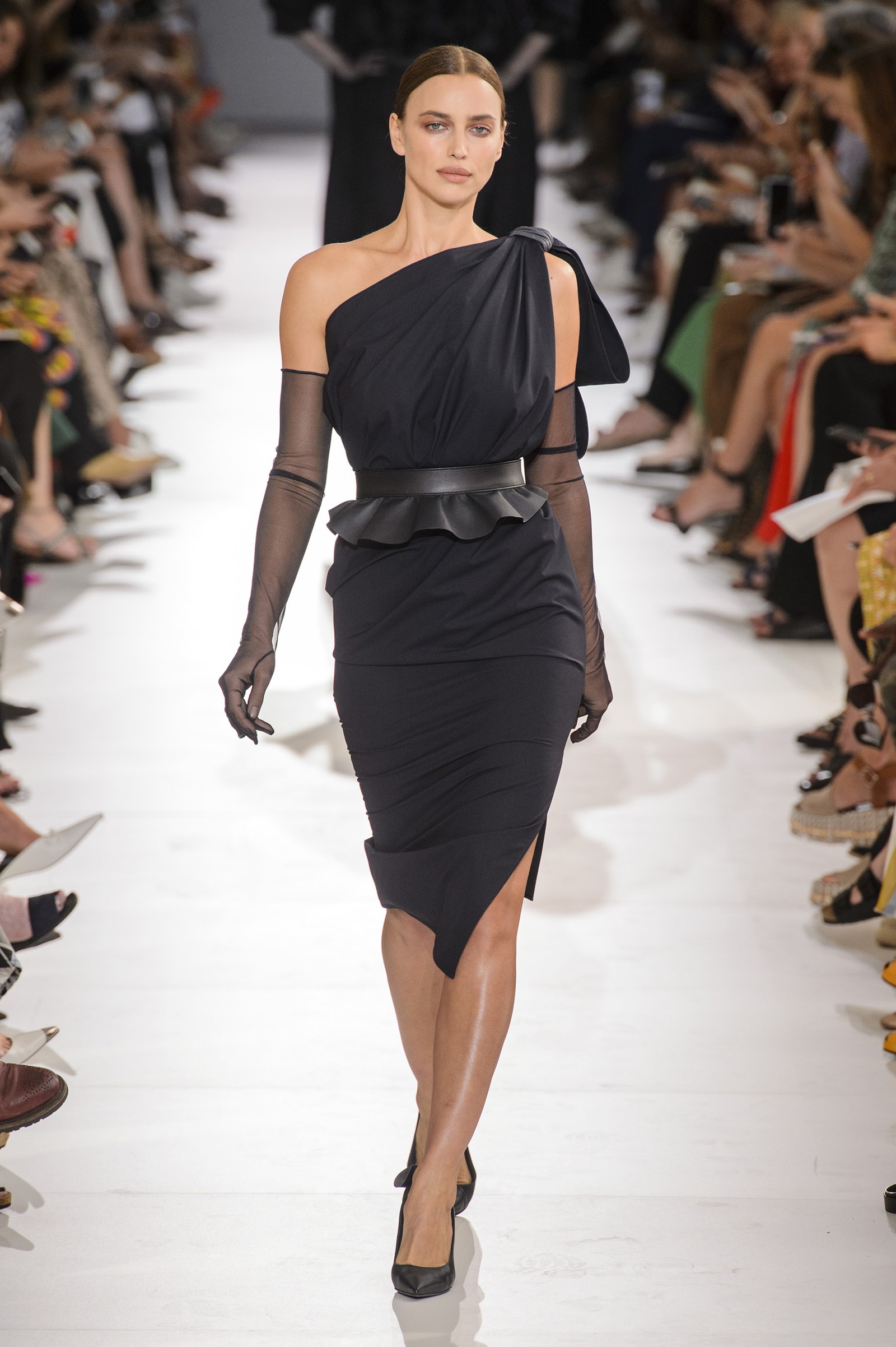 Max Mara | Verão 2019 | Milão | Desfiles | Vogue