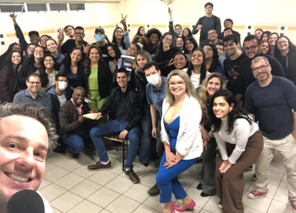 Grupo Tribuna participa da 23ª Feira de Carreiras da Unisantos | TV Tribuna | Rede Globo