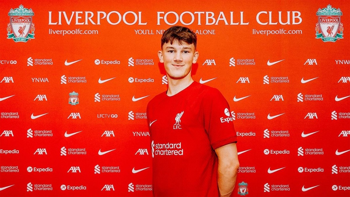 Liverpool anuncia contratação do lateral Calvin Ramsay, de 18 anos ...