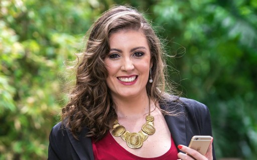 Após ser rejeitada em vaga de emprego, jovem fatura R$ 1 milhão ao ...