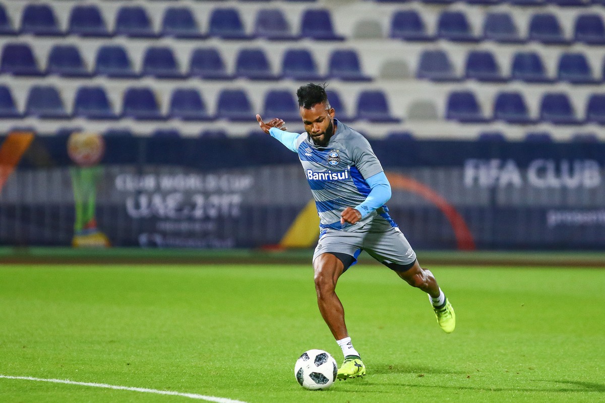 Da China, Fernandinho relembra ano "inesquecível" pelo Ferrão e manda ...