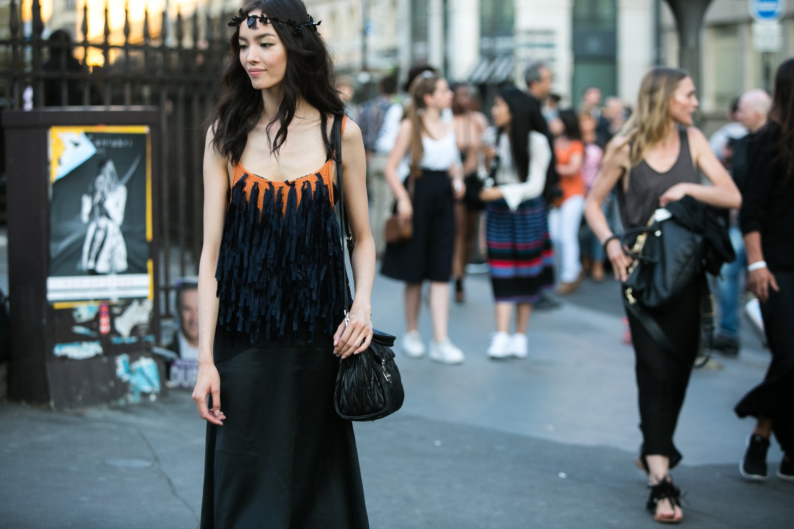 Street style: a ordem é se divertir no fim de semana da couture parisiense | Tendência | Vogue