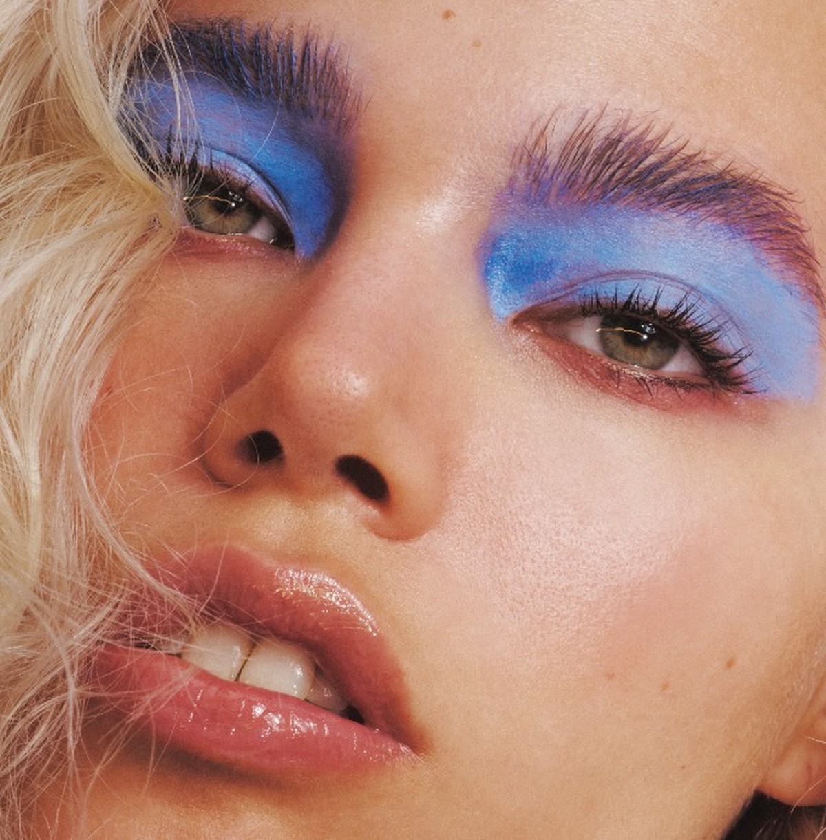 Sombra super colorida, sim! 6 ideias de make para você se inspirar ...