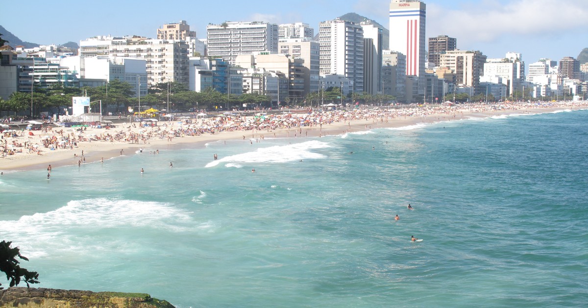 G1 - Cariocas aproveitam na praia o primeiro dia do horário de verão ...