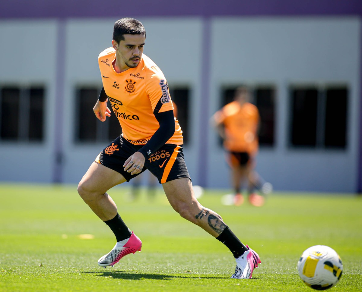 Fagner deve passar Rivellino e entrar no top-10 do Corinthians mesmo em ...