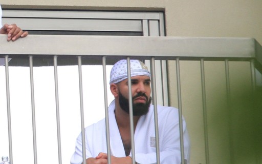 Drake aparece em sacada de hotel de luxo, no Rio - Quem | Rock in Rio