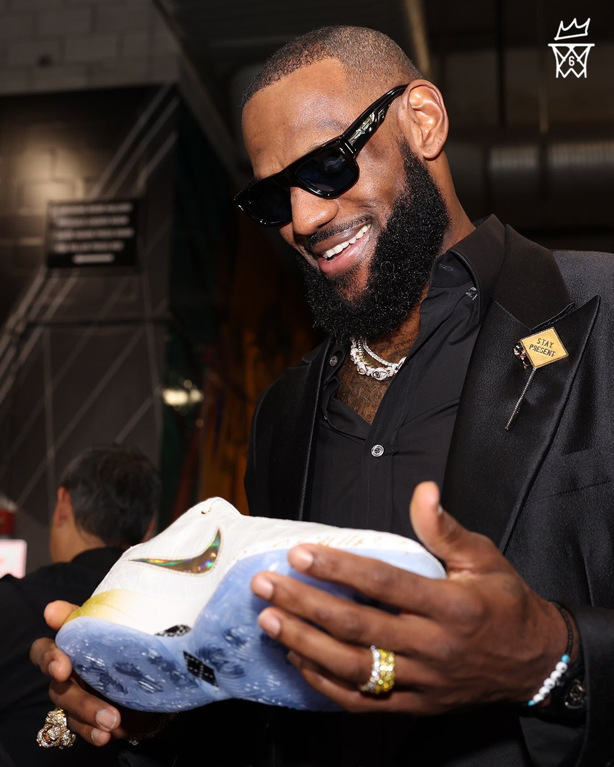 LeBron ganha tênis exclusivo com ouro e mármore que celebra recorde da ...