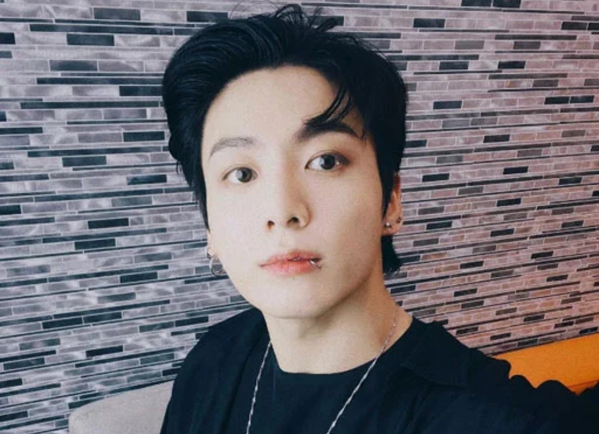 Jungkook, do BTS, faz apelo após fãs extremistas enviarem delivery para sua casa