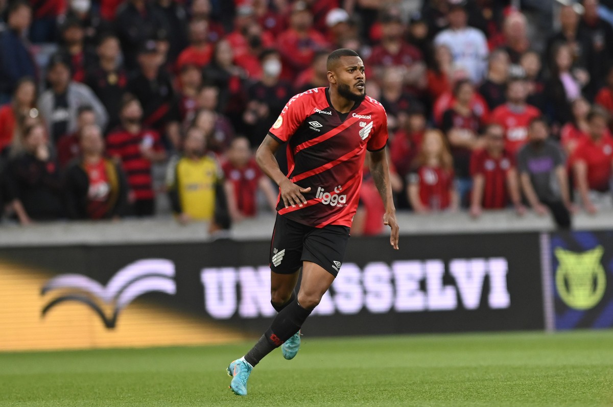 Marcelo Cirino aproveita férias para se recuperar de lesão e mira volta ...