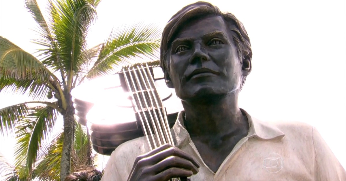 G1 - Estátua em homenagem a Tom Jobim é inaugurada na orla de Ipanema ...