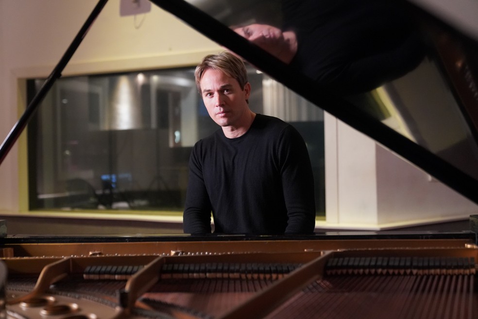 Chris Durán, cantor francês e ex-galã de pop romântico, é o convidado ...