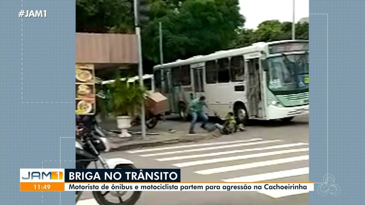 VÍDEO: motorista de ônibus agride motociclista durante briga de ...