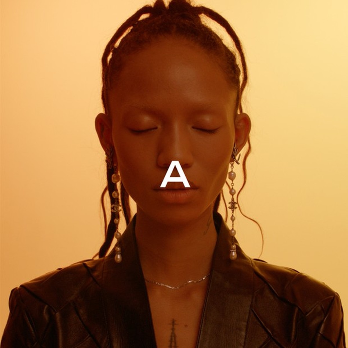 Nova linha de banho da Chanel ganha campanha girl power | Beleza | Vogue