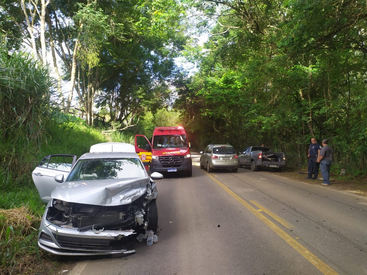 Acidente deixa seis feridos na SP-50 em São José dos Campos, SP | Vale do Paraíba e Região | G1